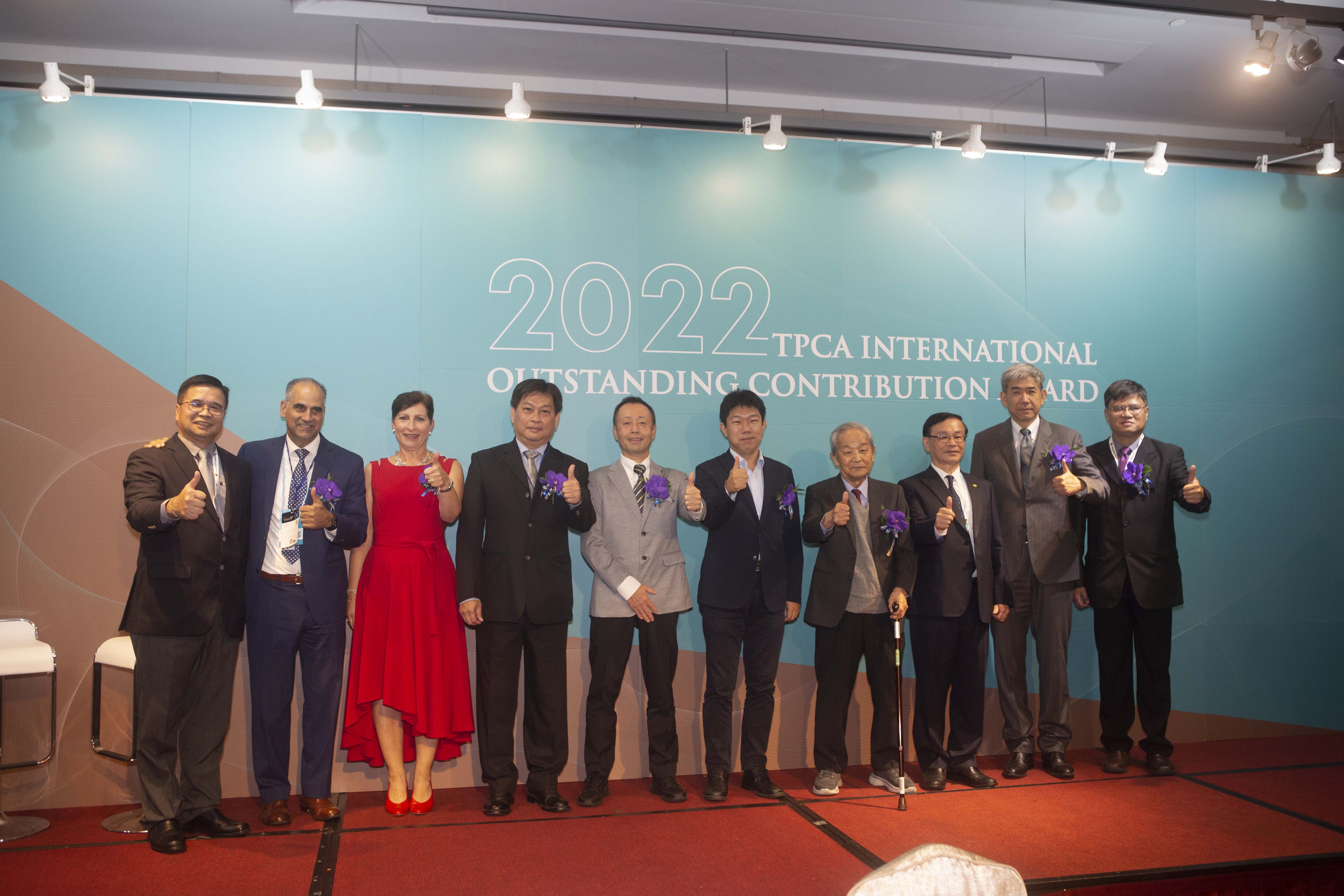 首屆TPCA國際人士貢獻獎 表達產業友好謝意 The 1st TPCA International Outstanding Contribution Award: Expressing ...